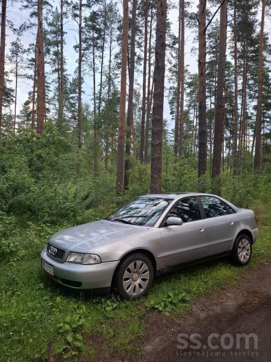Grey Audi A4 1998 in Riga, with an engine capacity of 1.60 L and mileage of 270 thousand km for 800 €, photo 4 on AUTOMOTO.COM.LV