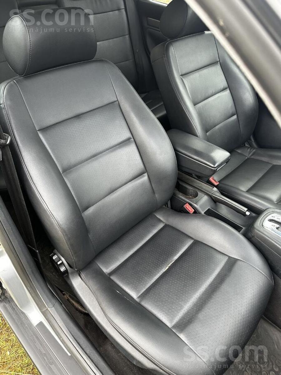 Grey Audi A4 1998 in Balvi, with an engine capacity of 1.80 L and mileage of 345 thousand km for 2500 €, photo 9 on AUTOMOTO.COM.LV