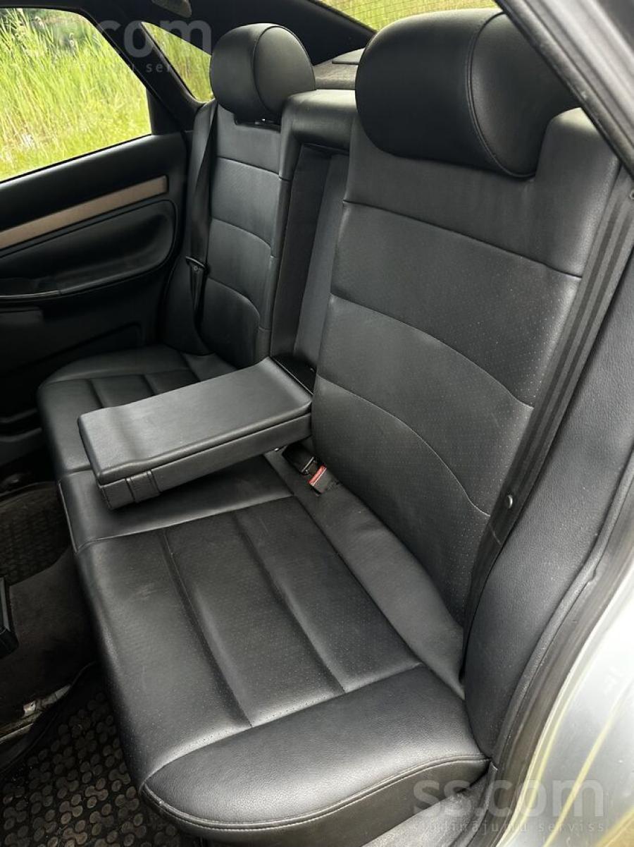 Grey Audi A4 1998 in Balvi, with an engine capacity of 1.80 L and mileage of 345 thousand km for 2500 €, photo 10 on AUTOMOTO.COM.LV