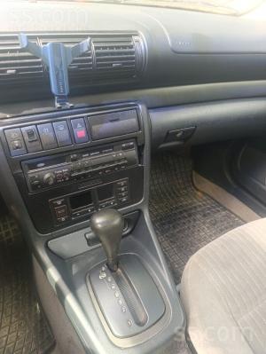 Grey Audi A4 1998 in Limbazi, with an engine capacity of 1.80 L and mileage of 236 thousand km for 1000 €, photo 5 on AUTOMOTO.COM.LV