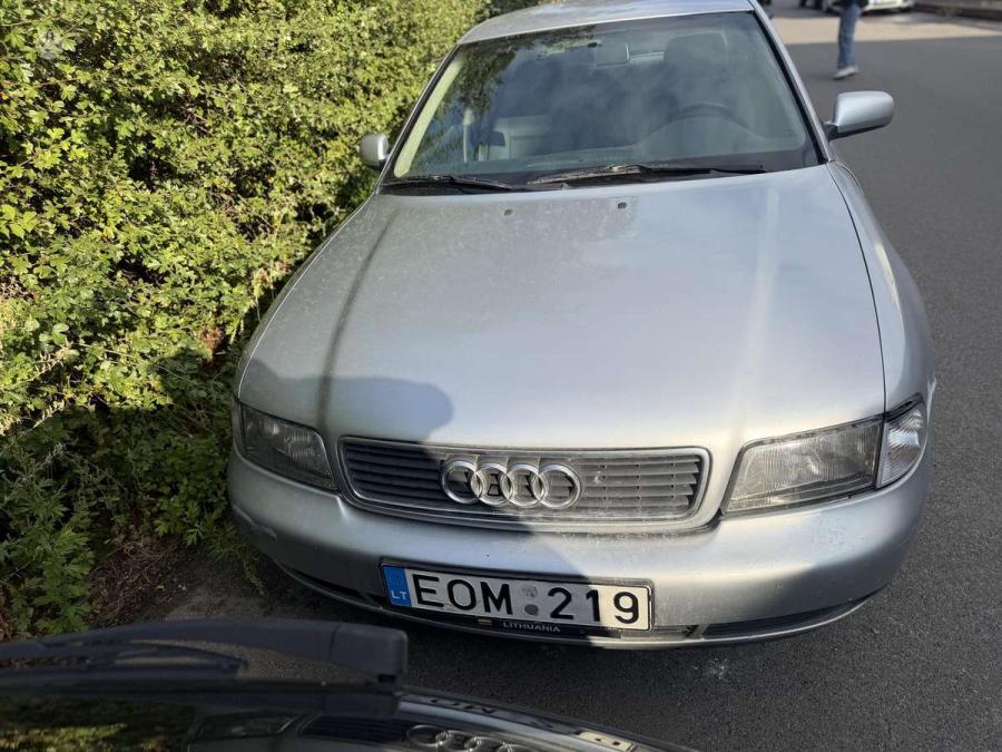 Grey Audi A4 1998 in Kaunas, with an engine capacity of 1.60 L and mileage of 325 thousand km for 500 €, photo 3 on AUTOMOTO.COM.LV