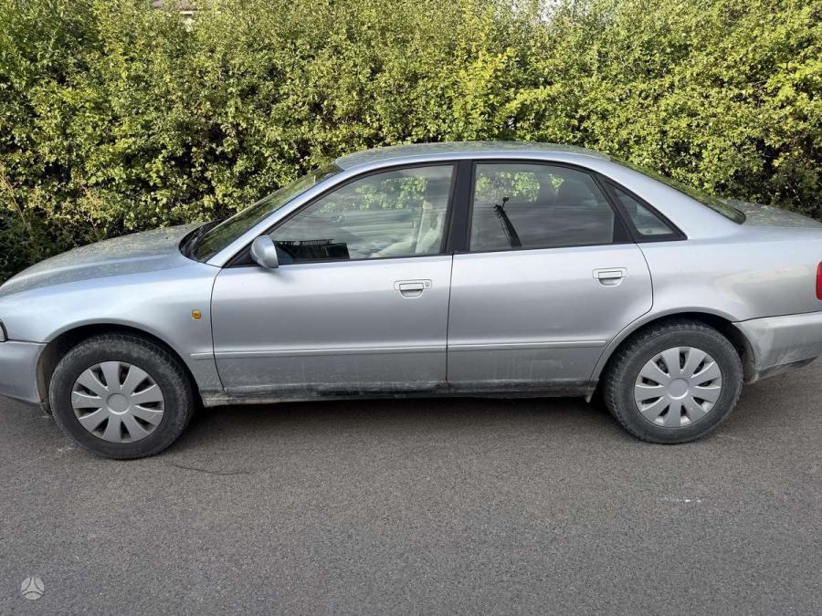 Grey Audi A4 1998 in Kaunas, with an engine capacity of 1.60 L and mileage of 325 thousand km for 500 €, photo 4 on AUTOMOTO.COM.LV