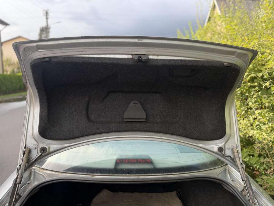 Grey Audi A4 1998 in Kaunas, with an engine capacity of 1.60 L and mileage of 325 thousand km for 500 €, photo 10 on AUTOMOTO.COM.LV