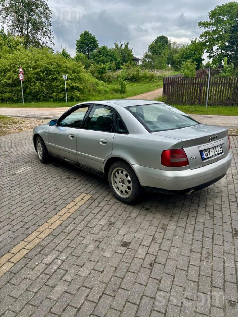 Pelēks Audi A4 1999 Ogre, ar dzinēja tilpumu 1.60 L un nobraukumu 300 tūkst. km par 4700 €, foto 3 vietnē AUTOMOTO.COM.LV