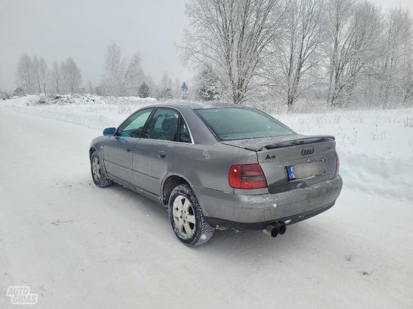 Pelēks Audi A4 1999 Viļņa, ar dzinēja tilpumu 1.90 L un nobraukumu 400 tūkst. km par 899 €, foto 4 vietnē AUTOMOTO.COM.LV