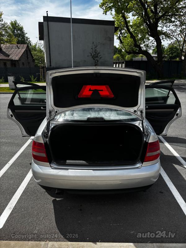 Pelēks Audi A4 1999 Rīga, ar dzinēja tilpumu 1.80 L un nobraukumu 357 tūkst. km par 2100 €, foto 6 vietnē AUTOMOTO.COM.LV