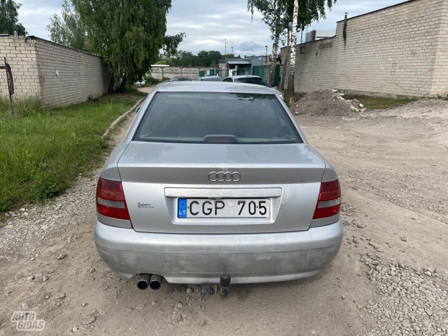 Pelēks Audi A4 1999 Kauņa, ar dzinēja tilpumu 2.50 L un nobraukumu 515 tūkst. km par 350 €, foto 4 vietnē AUTOMOTO.COM.LV