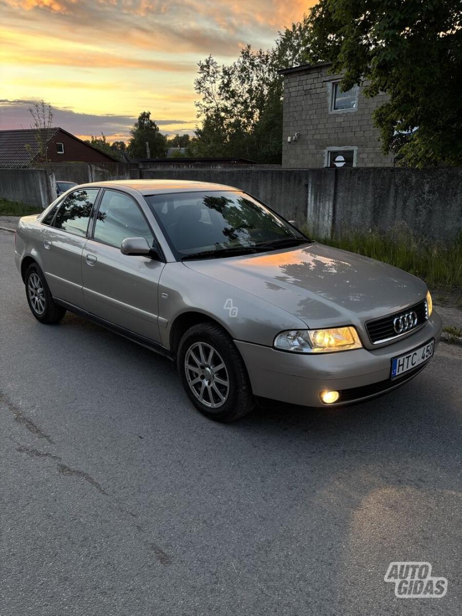 Pelēks Audi A4 1999 Joniškis, ar dzinēja tilpumu 1.80 L un nobraukumu 256 tūkst. km par 900 €, foto 1 vietnē AUTOMOTO.COM.LV