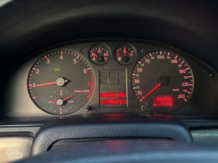 Pelēks Audi A4 1999 Joniškis, ar dzinēja tilpumu 1.80 L un nobraukumu 256 tūkst. km par 900 €, foto 10 vietnē AUTOMOTO.COM.LV
