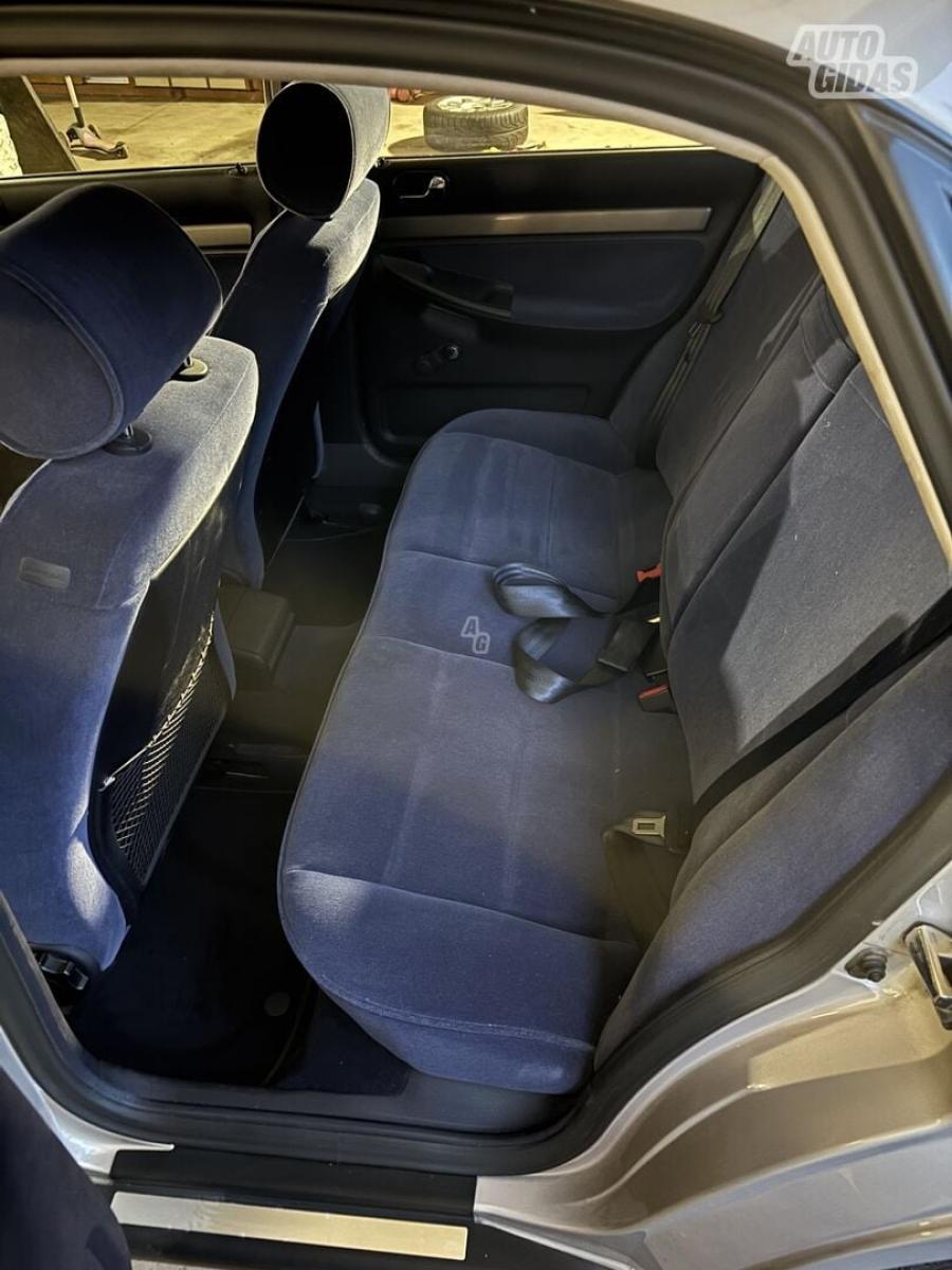 Pelēks Audi A4 1999 Joniškis, ar dzinēja tilpumu 1.80 L un nobraukumu 256 tūkst. km par 900 €, foto 14 vietnē AUTOMOTO.COM.LV