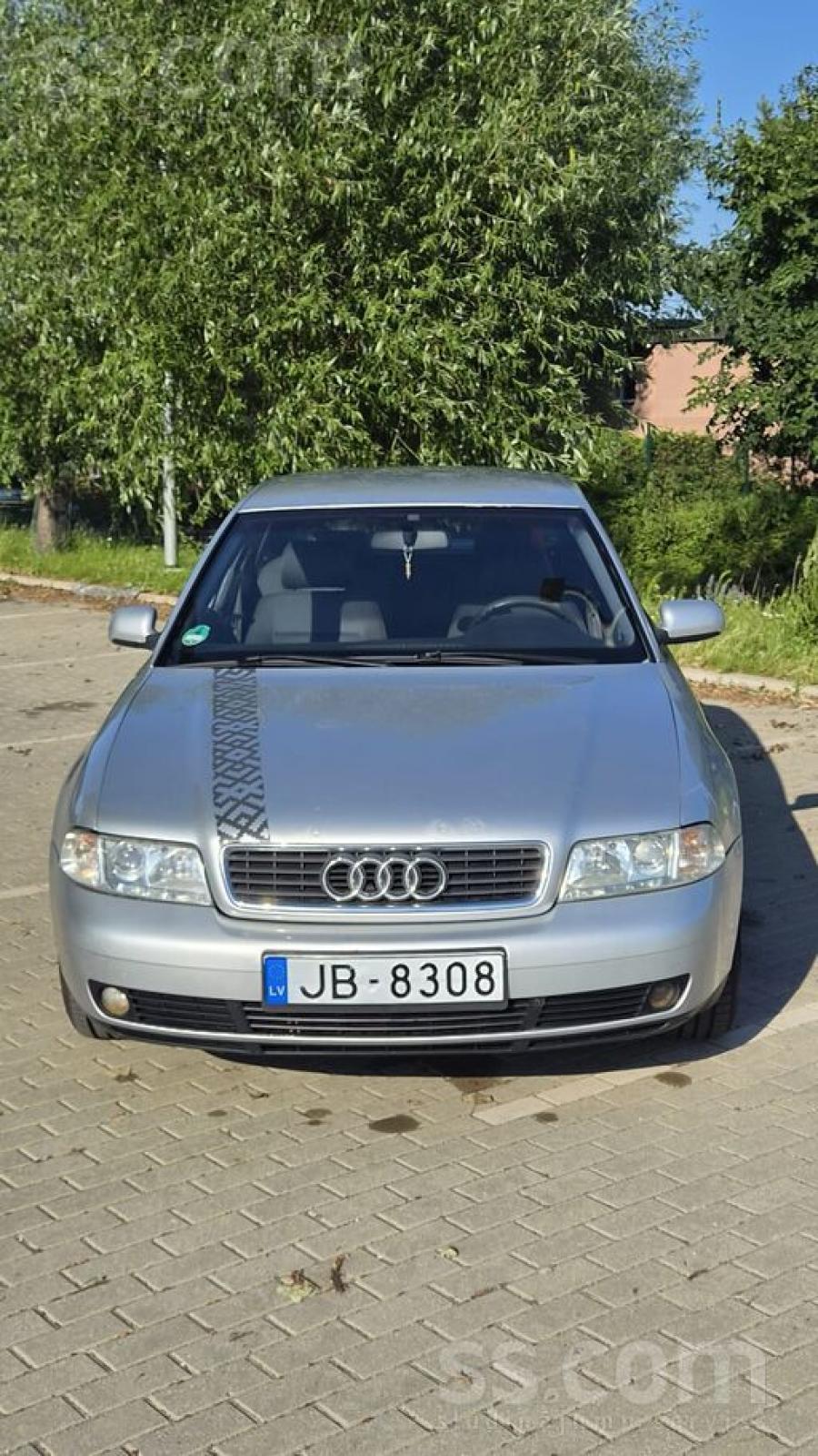 Pelēks Audi A4 1999 Liepāja, ar dzinēja tilpumu 1.80 L un nobraukumu 275 tūkst. km par 1100 €, foto 1 vietnē AUTOMOTO.COM.LV