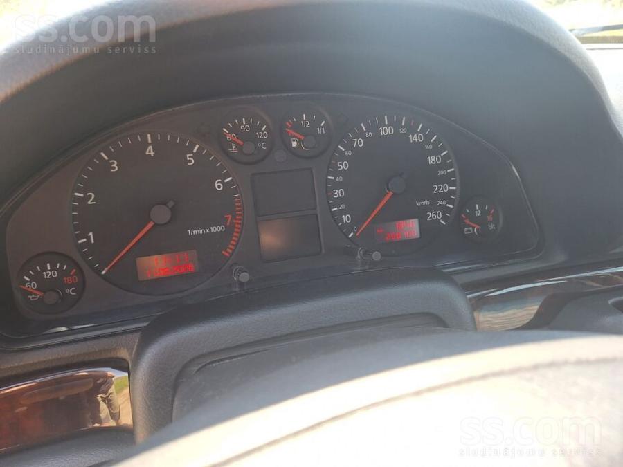Grey Audi A4 1999 in Riga, with an engine capacity of 1.80 L and mileage of 259 thousand km for 1200 €, photo 8 on AUTOMOTO.COM.LV
