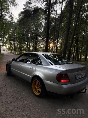 Pelēks Audi A4 1999 Jēkabpils, ar dzinēja tilpumu 1.90 L un nobraukumu 554 tūkst. km par 1800 €, foto 11 vietnē AUTOMOTO.COM.LV
