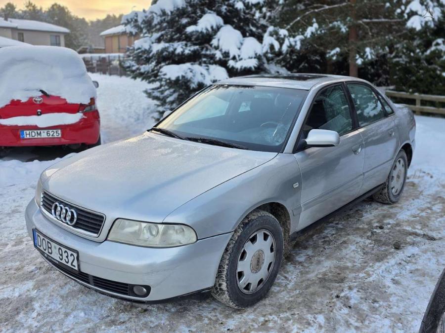 Pelēks Audi A4 2000 Viļņa, ar dzinēja tilpumu 1.78 L un nobraukumu 240 tūkst. km par 1400 €, foto 1 vietnē AUTOMOTO.COM.LV