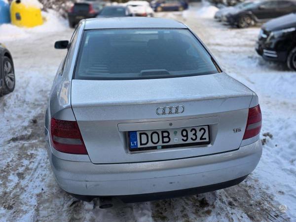 Pelēks Audi A4 2000 Viļņa, ar dzinēja tilpumu 1.78 L un nobraukumu 240 tūkst. km par 1400 €, foto 3 vietnē AUTOMOTO.COM.LV