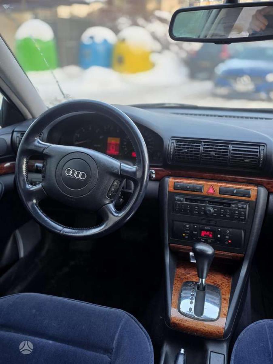 Pelēks Audi A4 2000 Viļņa, ar dzinēja tilpumu 1.78 L un nobraukumu 240 tūkst. km par 1400 €, foto 10 vietnē AUTOMOTO.COM.LV