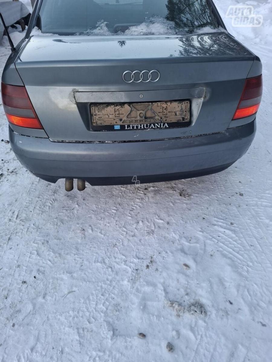 Pelēks Audi A4 2000 Viļņa, ar dzinēja tilpumu 1.90 L un nobraukumu 416 tūkst. km par 650 €, foto 3 vietnē AUTOMOTO.COM.LV