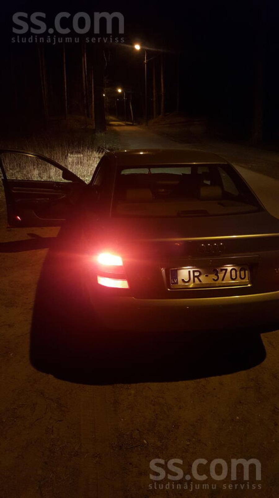 Grey Audi A4 2000 in Riga, with an engine capacity of 1.80 L and mileage of 278 thousand km for 550 €, photo 5 on AUTOMOTO.COM.LV