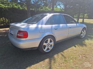 Pelēks Audi A4 2000 Zarasai, ar dzinēja tilpumu 1.80 L un nobraukumu 277 tūkst. km par 3650 €, foto 5 vietnē AUTOMOTO.COM.LV