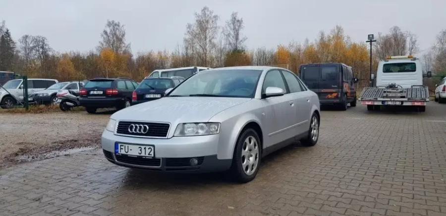 Серый Ауди А4 2000 в Валмиера, объемом двигателя 2.00 л и пробегом 195 тыс. км за 1750 €, фото 8 на AUTOMOTO.COM.LV