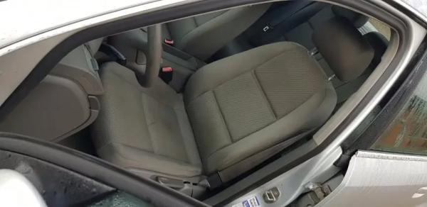 Pelēks Audi A4 2000 Valmiera, ar dzinēja tilpumu 2.00 L un nobraukumu 195 tūkst. km par 1750 €, foto 10 vietnē AUTOMOTO.COM.LV