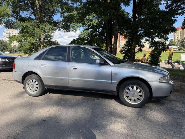 Pelēks Audi A4 2000 Kauņa, ar dzinēja tilpumu 1.90 L un nobraukumu 280 tūkst. km par 1350 €, foto 4 vietnē AUTOMOTO.COM.LV