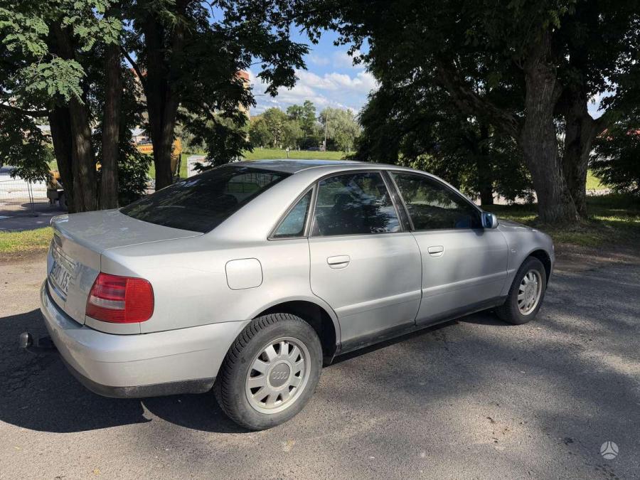 Pelēks Audi A4 2000 Kauņa, ar dzinēja tilpumu 1.90 L un nobraukumu 280 tūkst. km par 1350 €, foto 6 vietnē AUTOMOTO.COM.LV