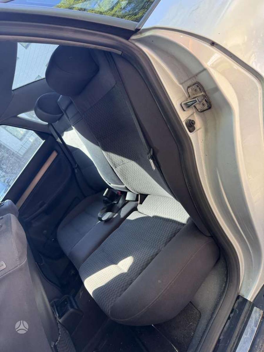 Pelēks Audi A4 2000 Kauņa, ar dzinēja tilpumu 1.90 L un nobraukumu 280 tūkst. km par 1350 €, foto 12 vietnē AUTOMOTO.COM.LV