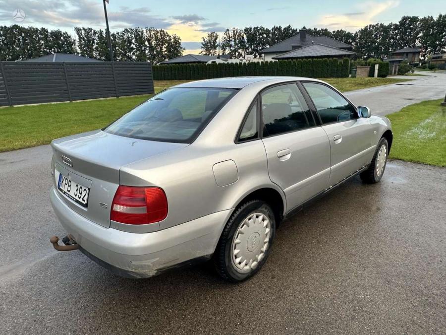 Grey Audi A4 2000 in Kaunas, with an engine capacity of 1.60 L and mileage of 300 thousand km for 1200 €, photo 4 on AUTOMOTO.COM.LV