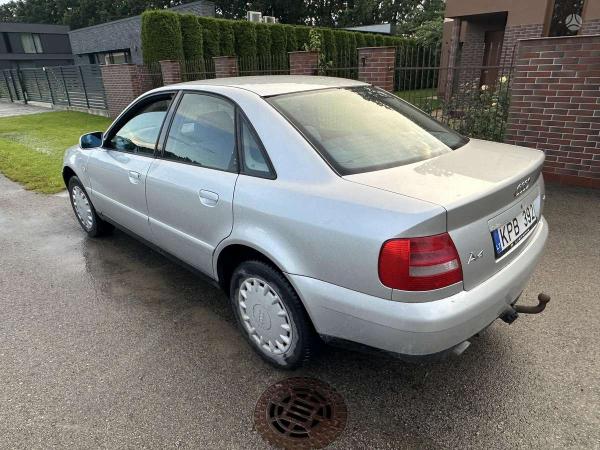 Pelēks Audi A4 2000 Kauņa, ar dzinēja tilpumu 1.60 L un nobraukumu 300 tūkst. km par 1200 €, foto 4 vietnē AUTOMOTO.COM.LV