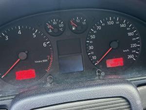 Grey Audi A4 2000 in Kaunas, with an engine capacity of 1.60 L and mileage of 300 thousand km for 1200 €, photo 7 on AUTOMOTO.COM.LV