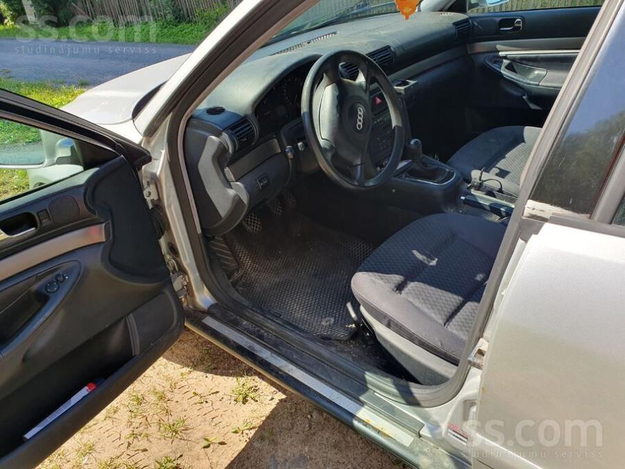 Pelēks Audi A4 2000 Dobele, ar dzinēja tilpumu 1.60 L un nobraukumu 262 tūkst. km par 650 €, foto 3 vietnē AUTOMOTO.COM.LV