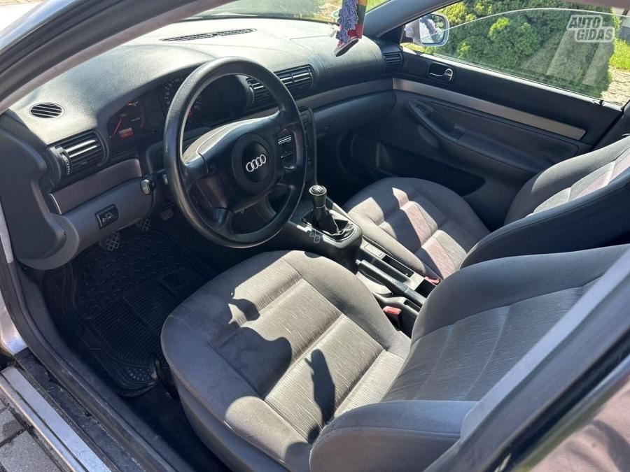 Grey Audi A4 2000 in Druskininkai, with an engine capacity of 1.60 L and mileage of 256 thousand km for 1050 €, photo 7 on AUTOMOTO.COM.LV