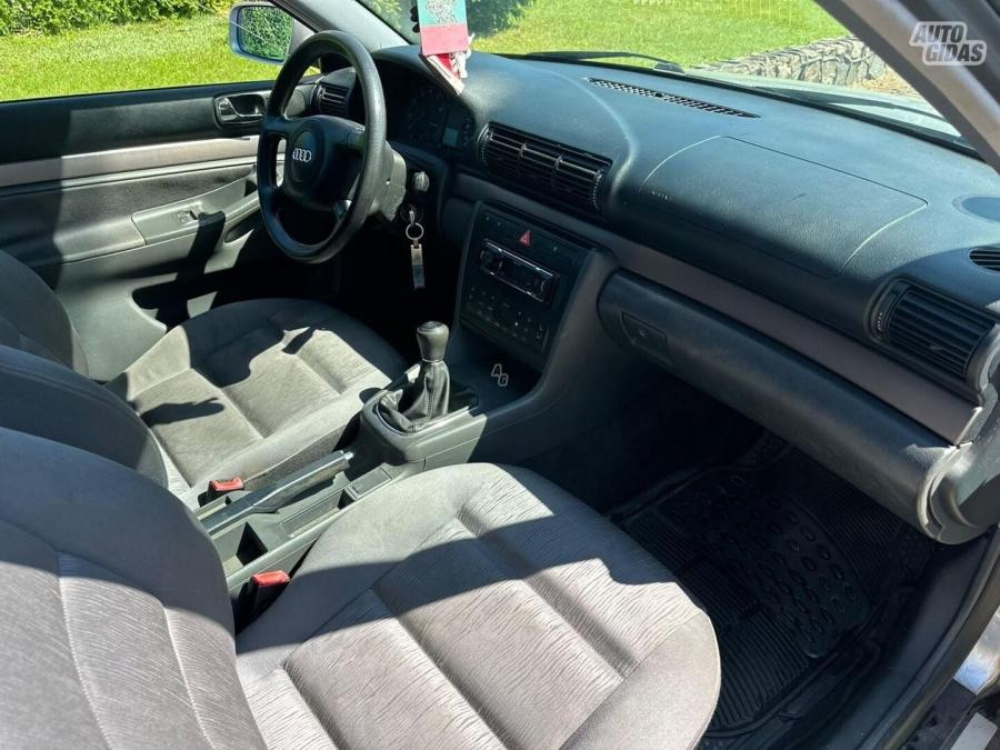 Grey Audi A4 2000 in Druskininkai, with an engine capacity of 1.60 L and mileage of 256 thousand km for 1050 €, photo 8 on AUTOMOTO.COM.LV