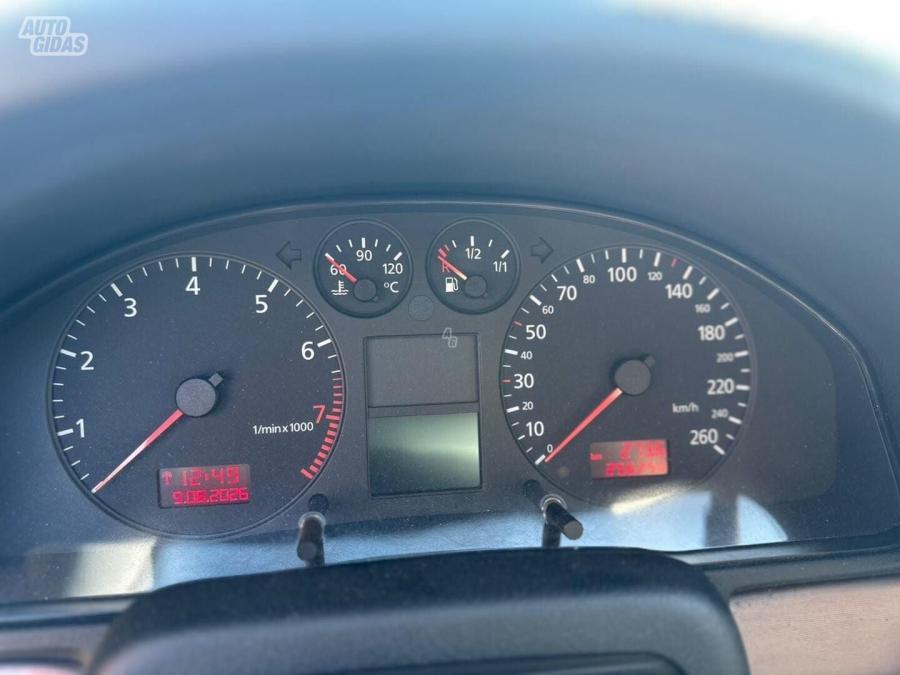 Grey Audi A4 2000 in Druskininkai, with an engine capacity of 1.60 L and mileage of 256 thousand km for 1050 €, photo 11 on AUTOMOTO.COM.LV