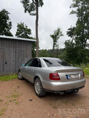 Pelēks Audi A4 2000 Rīga, ar dzinēja tilpumu 1.80 L un nobraukumu 400 tūkst. km par 1000 €, foto 4 vietnē AUTOMOTO.COM.LV