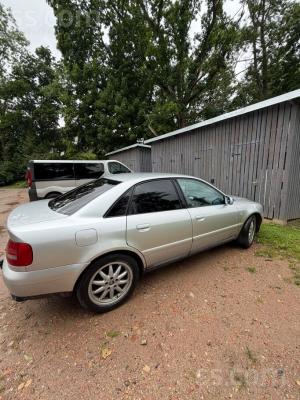 Pelēks Audi A4 2000 Rīga, ar dzinēja tilpumu 1.80 L un nobraukumu 400 tūkst. km par 1000 €, foto 5 vietnē AUTOMOTO.COM.LV