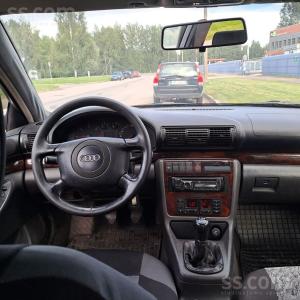 Pelēks Audi A4 2000 Rīga, ar dzinēja tilpumu 1.90 L un nobraukumu 400 tūkst. km par 1200 €, foto 5 vietnē AUTOMOTO.COM.LV