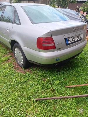 Pelēks Audi A4 2000 Marijampole, ar dzinēja tilpumu 1.60 L un nobraukumu 236 tūkst. km par 1100 €, foto 4 vietnē AUTOMOTO.COM.LV