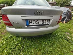 Pelēks Audi A4 2000 Marijampole, ar dzinēja tilpumu 1.60 L un nobraukumu 236 tūkst. km par 1100 €, foto 5 vietnē AUTOMOTO.COM.LV