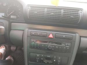 Pelēks Audi A4 2000 Marijampole, ar dzinēja tilpumu 1.60 L un nobraukumu 236 tūkst. km par 1100 €, foto 7 vietnē AUTOMOTO.COM.LV