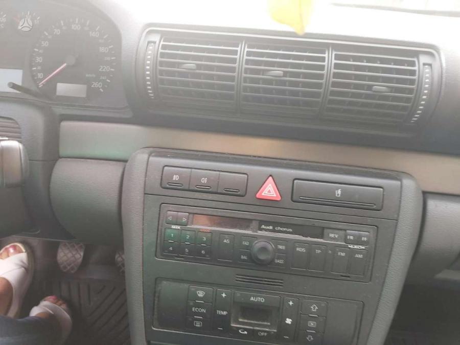 Pelēks Audi A4 2000 Marijampole, ar dzinēja tilpumu 1.60 L un nobraukumu 236 tūkst. km par 1100 €, foto 7 vietnē AUTOMOTO.COM.LV
