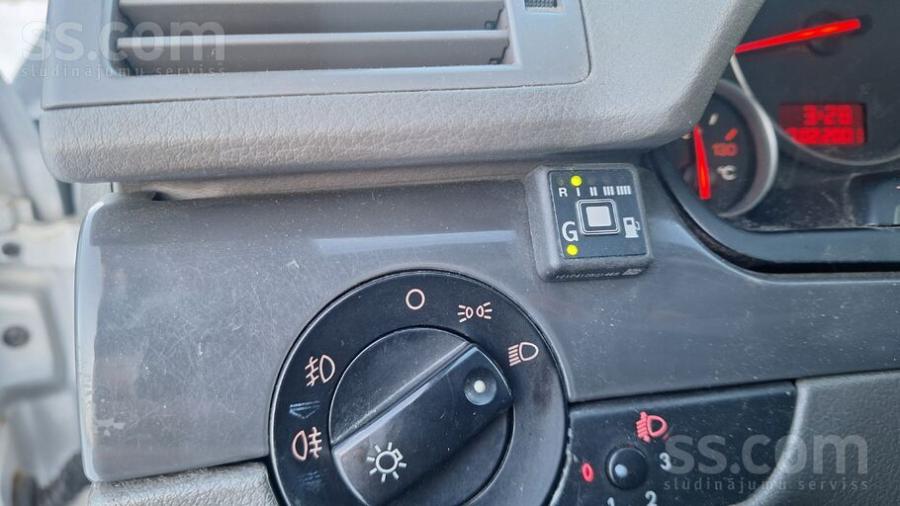 Grey Audi A4 2000 in Daugavpils, with an engine capacity of 2.00 L and mileage of 234 thousand km for 1499 €, photo 8 on AUTOMOTO.COM.LV