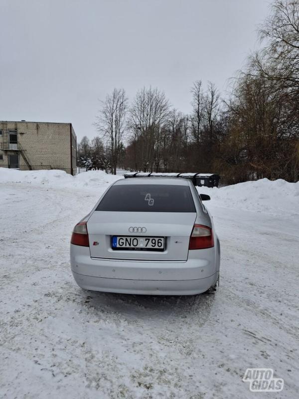Pelēks Audi A4 2001 Šauļi, ar dzinēja tilpumu 1.90 L un nobraukumu 327 tūkst. km par 1100 €, foto 3 vietnē AUTOMOTO.COM.LV