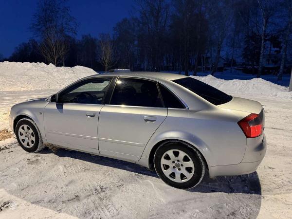 Pelēks Audi A4 2001 Šauļi, ar dzinēja tilpumu 1.90 L un nobraukumu 327 tūkst. km par 1550 €, foto 8 vietnē AUTOMOTO.COM.LV