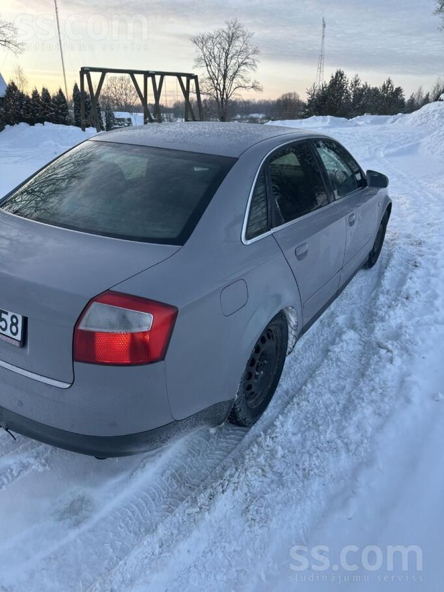 Pelēks Audi A4 2001 Madona, ar dzinēja tilpumu 2.50 L un nobraukumu 351 tūkst. km par 1500 €, foto 4 vietnē AUTOMOTO.COM.LV