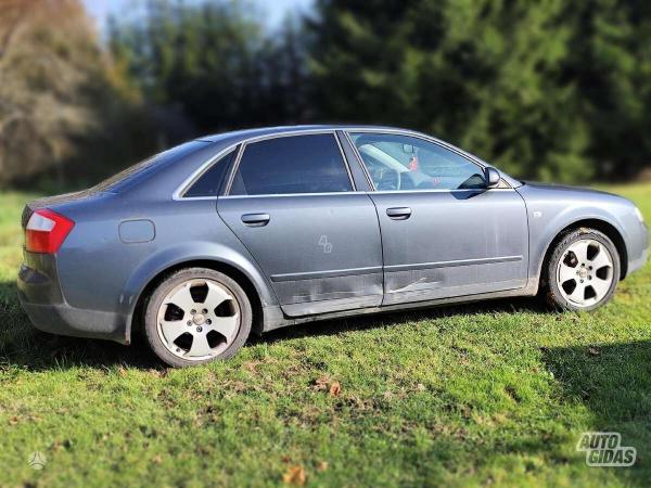 Pelēks Audi A4 2001 Viļņa, ar dzinēja tilpumu 2.00 L un nobraukumu 189 tūkst. km par 900 €, foto 5 vietnē AUTOMOTO.COM.LV