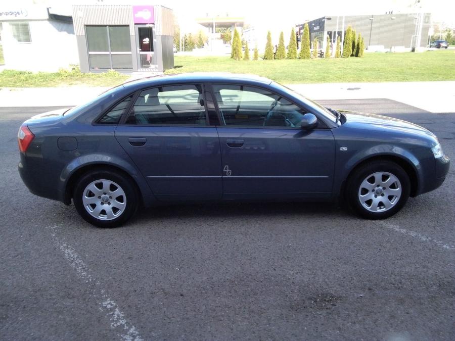 Grey Audi A4 2001 in Jonava, with an engine capacity of 2.00 L and mileage of 136 thousand km for 1700 €, photo 9 on AUTOMOTO.COM.LV