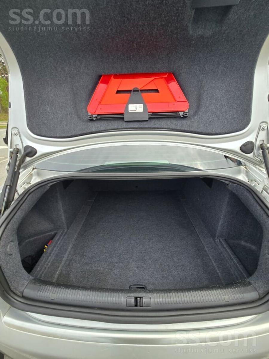 Pelēks Audi A4 2001 Rīga, ar dzinēja tilpumu 2.00 L un nobraukumu 241 tūkst. km par 2200 €, foto 13 vietnē AUTOMOTO.COM.LV