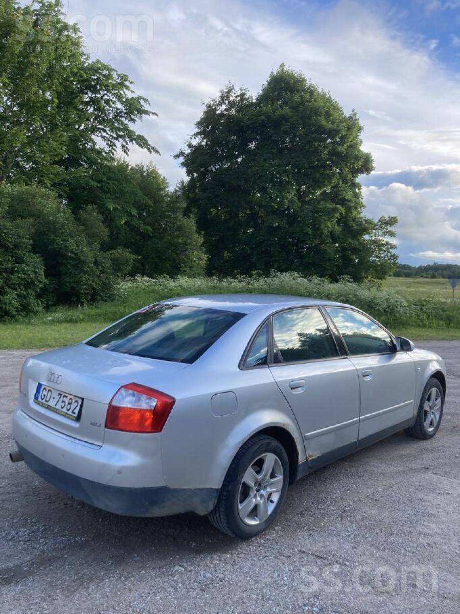 Grey Audi A4 2001 in Cesis, with an engine capacity of 2.00 L and mileage of 223 thousand km for 1250 €, photo 4 on AUTOMOTO.COM.LV